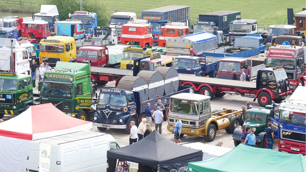 COMMERCIAL GAINS AT GAYDON - Classics World