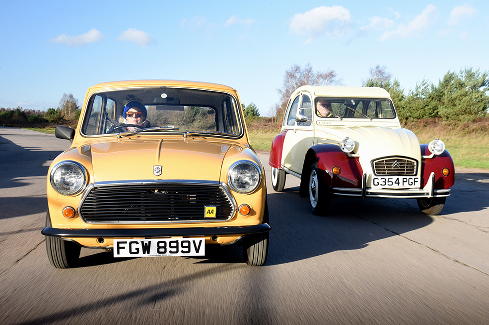 Citroën 2CV vs Mini City - Classics World