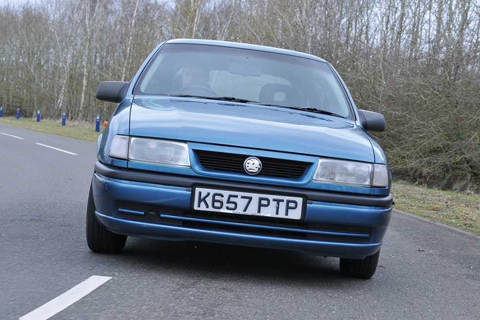 Ford Sierra vs Vauxhall Cavalier Mk3 - Classics World