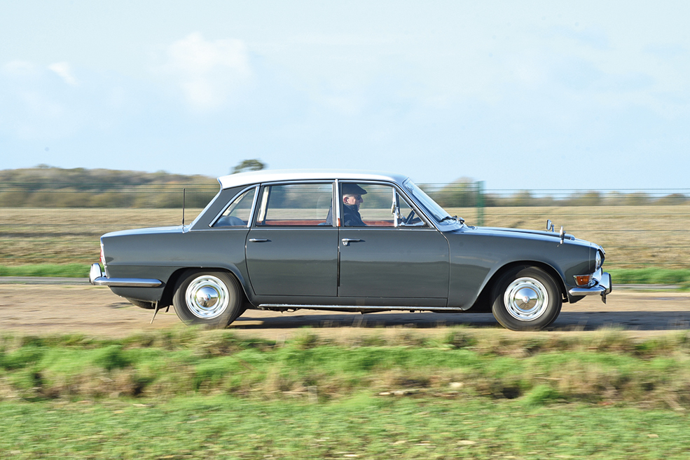 Rover P6 vs Triumph 2000 - Classics World