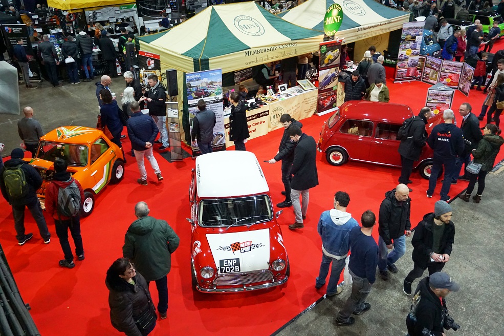 BIG CROWDS AT MINI FAIR - Classics World